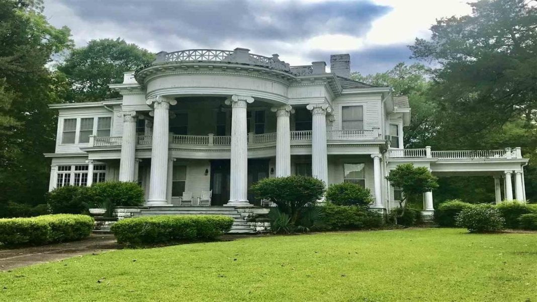Mini White House In Mississippi – £299K Mini Mansion
